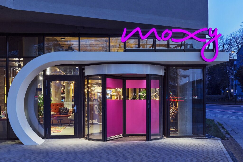 Otel Moxy Frankfurt Airport Kelsterbach, Hesse, foto