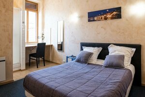 Hôtel de la Gare (Nouvelle-Aquitaine, Gironde, Arrondissement de Bordeaux, Latresne, Avenue de la Libération), otel