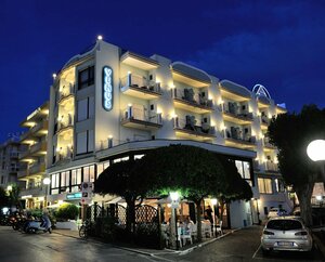 Hotel Venus (Marche, Pesaro e Urbino, Via Panoramica, 29), otel  Gabicce Mare'den
