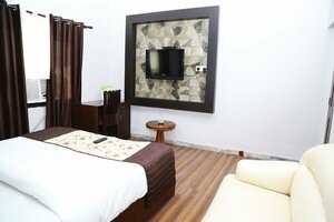 Pacific Inn Suryansh Hotel (State of Haryana, Gurugram District, City of Gurugram, sektor 49), otel
