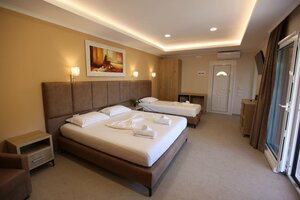 Karos Hotel Llaman (Albanian State Road 8), otel  Avlonya İli'nden