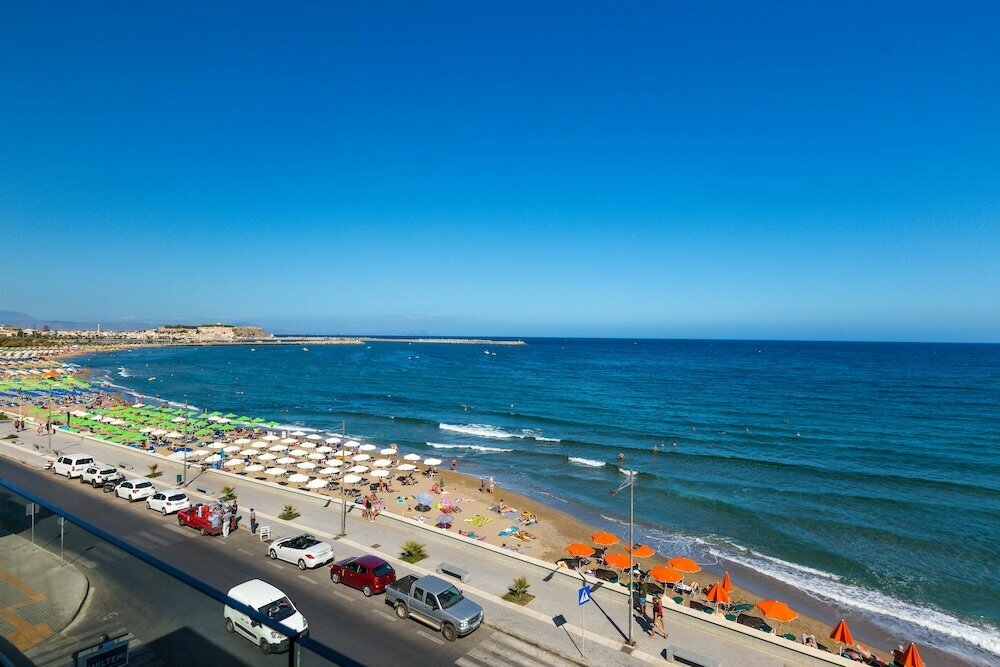 Otel Meltemi Coast Suites, Resmo (Retimno), foto