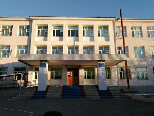 Ortaokul No. 17 School. A. Navoi, Kentav, foto
