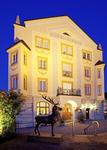 Hotel Hirsch (Kaiser-Maximilian-Platz No:7, Füssen), otel  Fuessen'dan