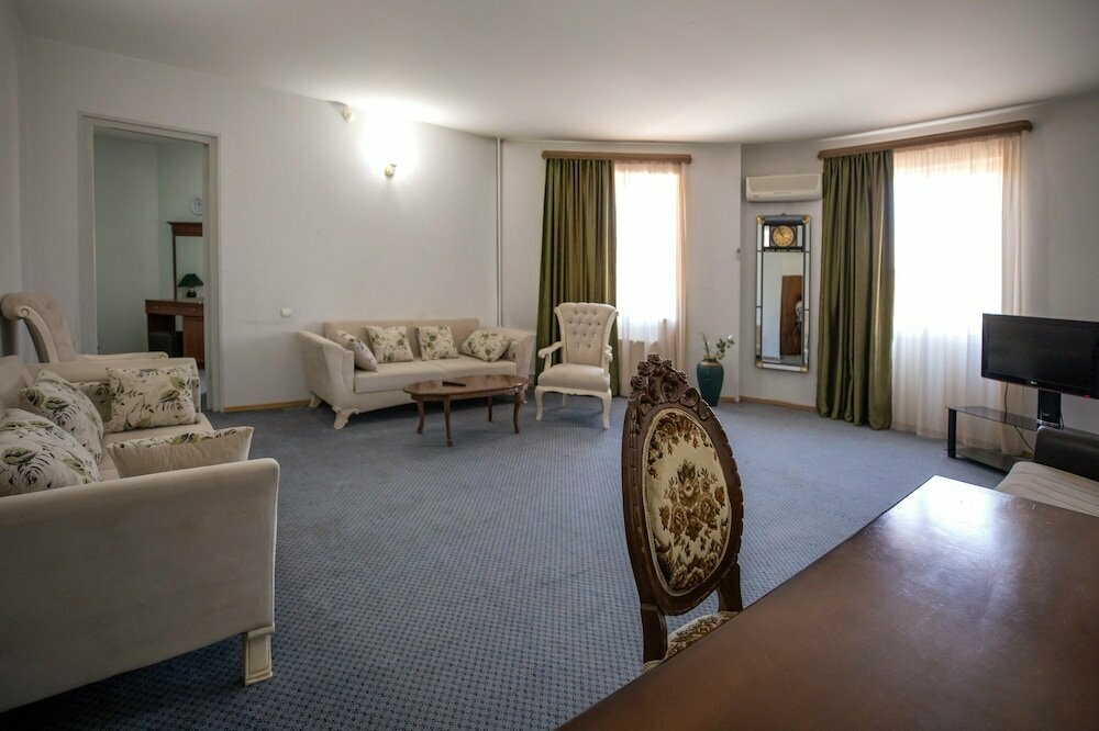 Otel Leader Hotel, Gori, foto