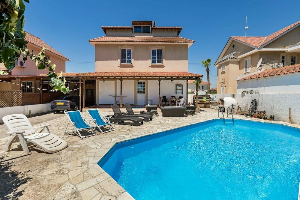 Otel 4 Bedroom Villa With Private Pool Near Beach, Larnaka İlçesi, foto