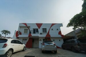 Super Oyo 2110 Rotterdam Guest House (West Java, Jalan Sudirman Indah), otel  Dünya'dan