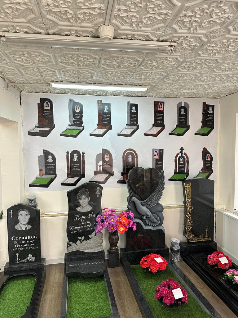 Heykel ve mezarlık taşı üreticileri Granit Dvor, Tula, foto