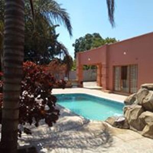 Zenith Lodge (Manda Hill Road No:3878), otel  Lusaka'dan