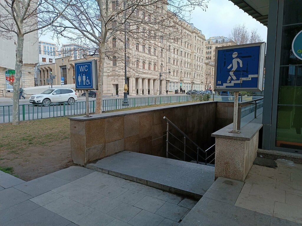Tuvalet Tualet, Bakü, foto