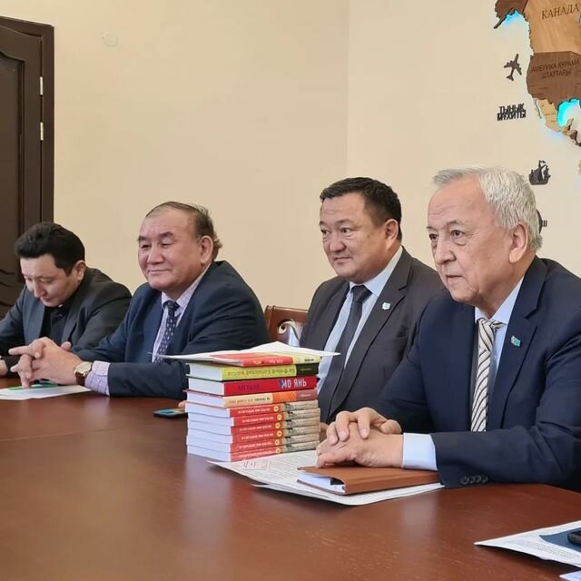 Sivil toplum kuruluşları Soyuz pisateley Kazakhstana, Almatı, foto