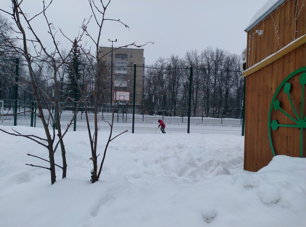 Buz pateni pistleri Ice rink, Ufa, foto