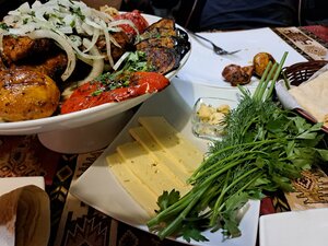 Grill Town (ulitsa Kropotkina No:128Ак4), kafe  Novosibirsk'ten