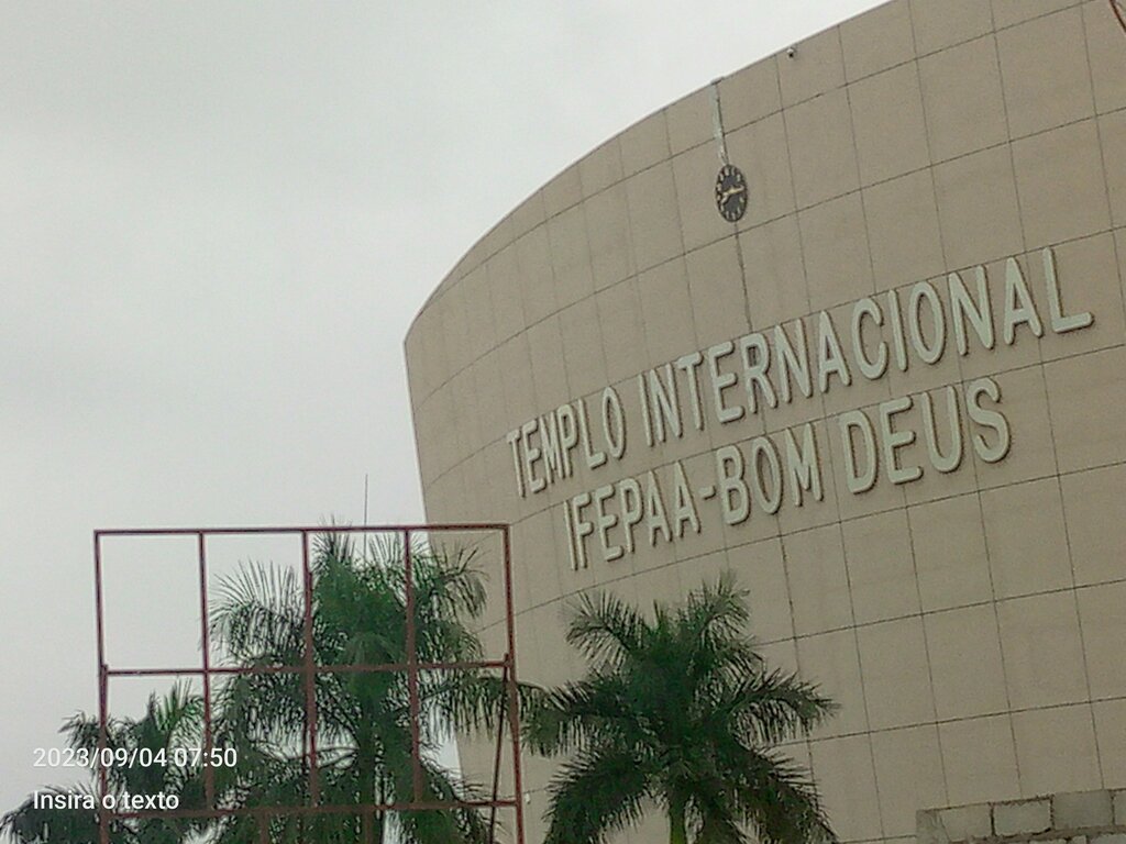 Protestan kilisesi Templo internacional Igreja Fraternidade Evangélica de Pentecostes na África em Angola-Bom Deus, Loanda, foto