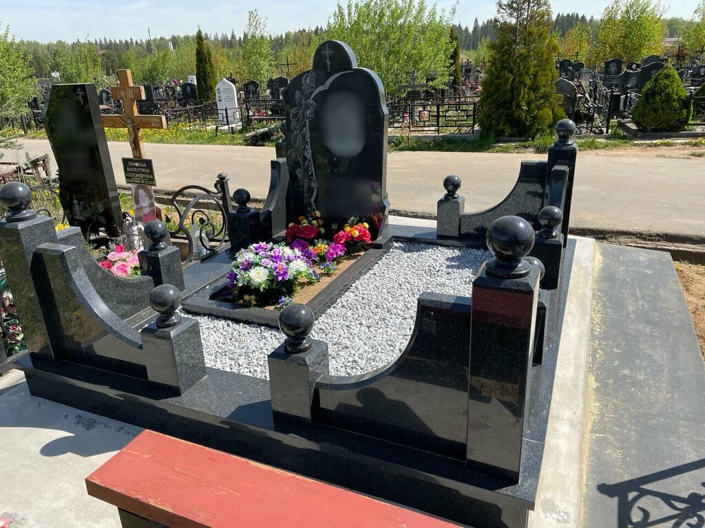 Heykel ve mezarlık taşı üreticileri T-granit, Dolgoprudny, foto