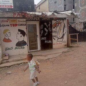 Barber Shop (Abidjan, Rue S25), berberler  Abican'dan