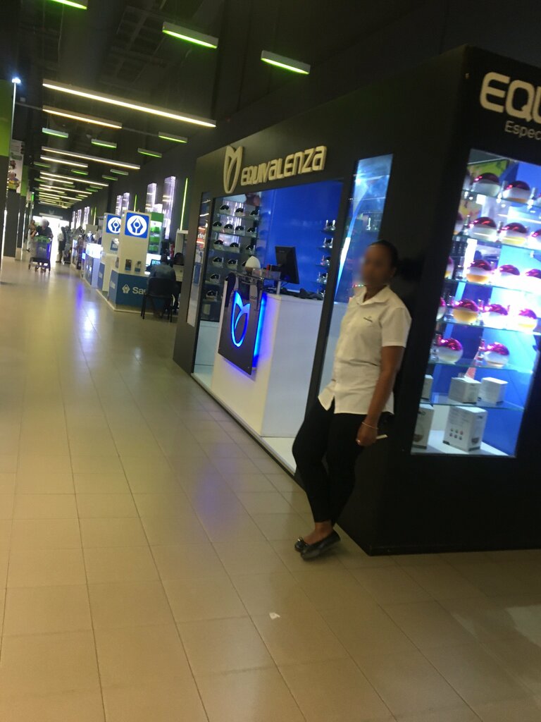 Kozmetik ve parfümeri mağazaları Equivalenza Angola, Loanda, foto