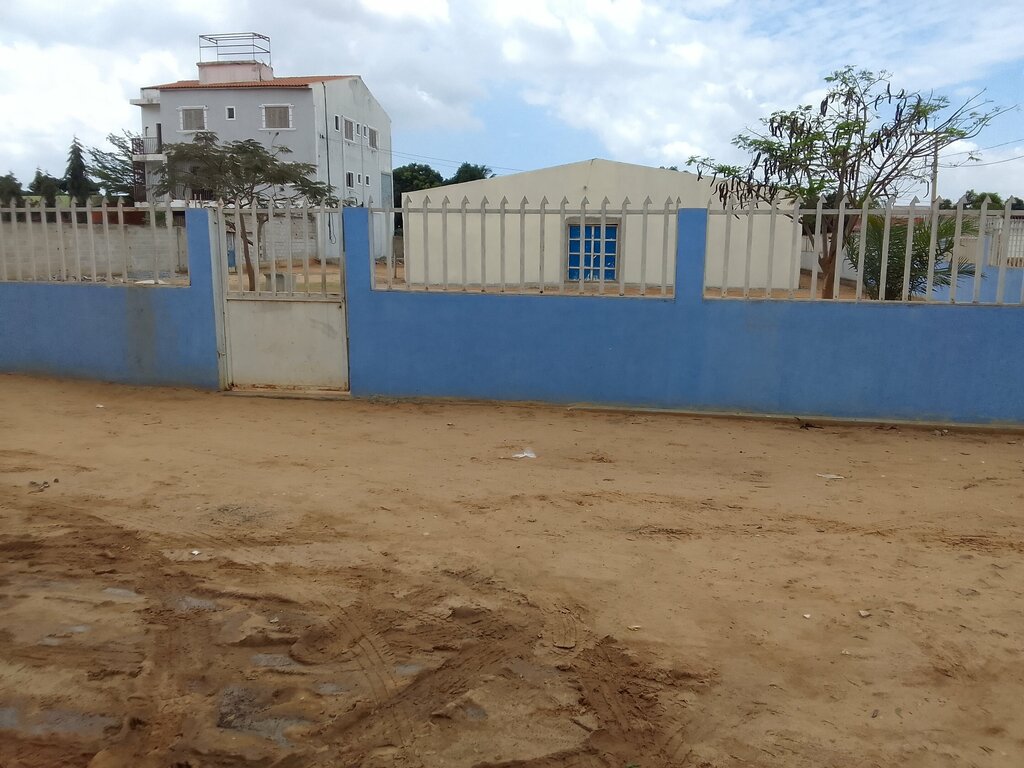 Protestan kilisesi Igreja da Fé Apostólica Zango 1, Loanda, foto