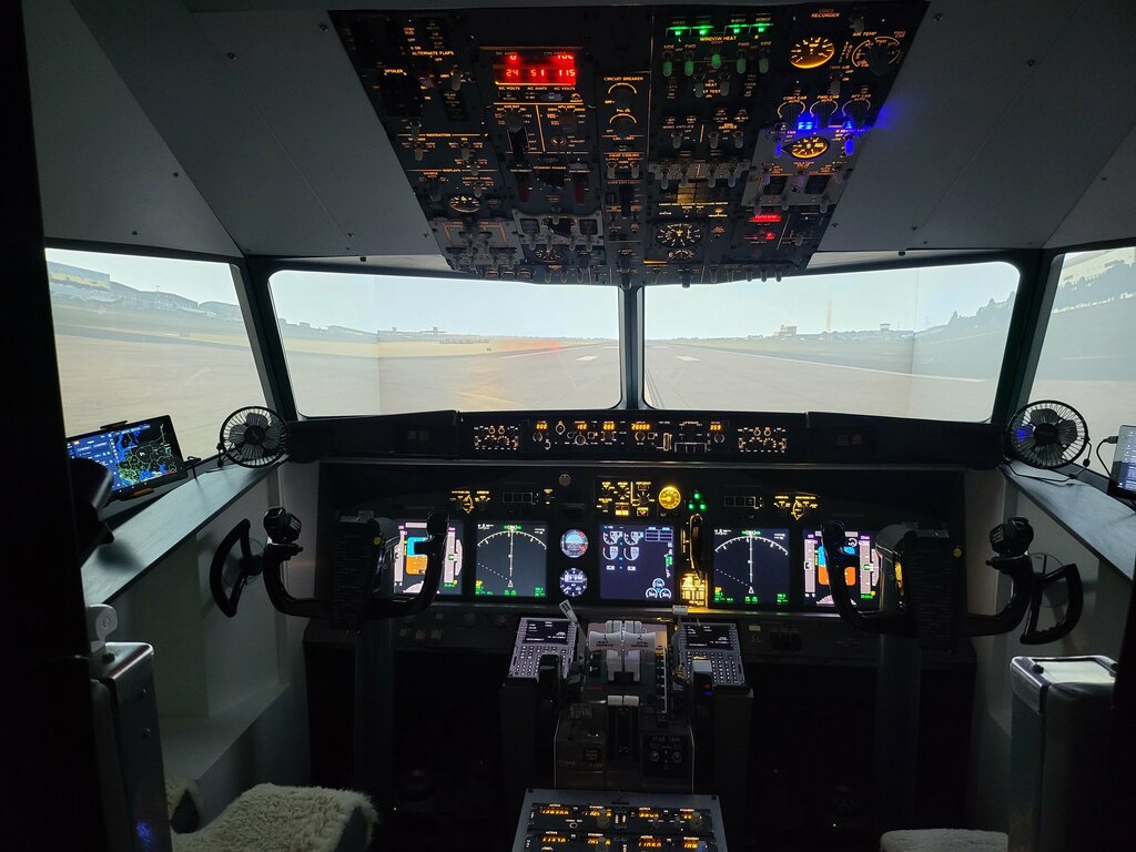Oyun odası Flight Simulator Boeing 737ng, Sevastopol, foto