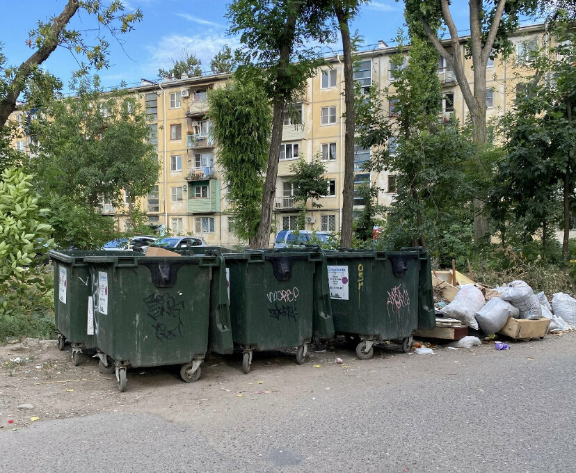 Çöp alanları Trash and garbage disposal area, Astrahan, foto