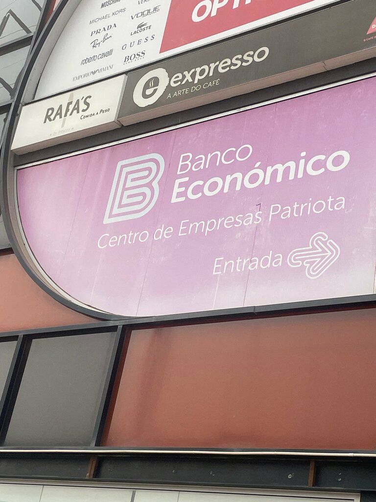Banka Centro de Empresa Banco Económico, Loanda, foto