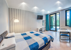 H&b Apartments (Zeinab Bocvadze Street No:8, ubani Vere, Tbilisi), otel  Tiflis'ten