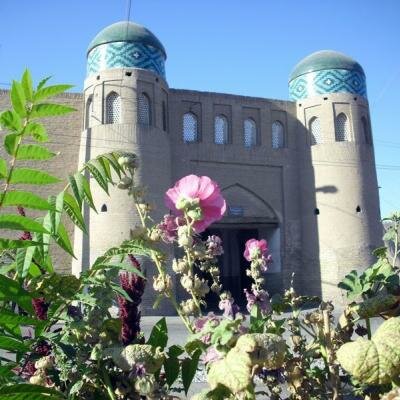 Park, sokak heykeli Bogcha Darvoza, Hive, foto