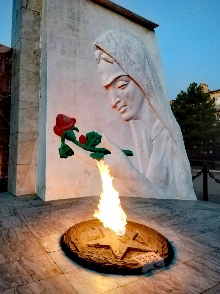 Turistik yerler Вечный огонь, Kaspiysk, foto
