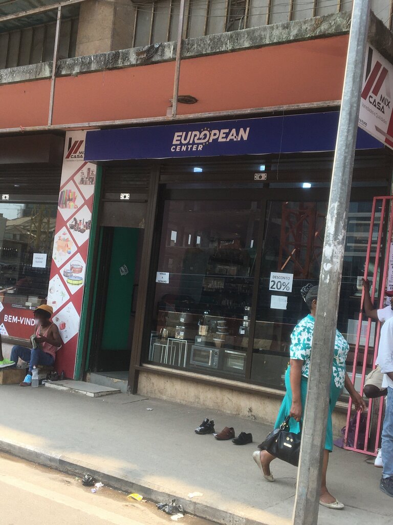 Giyim mağazası European center, Loanda, foto