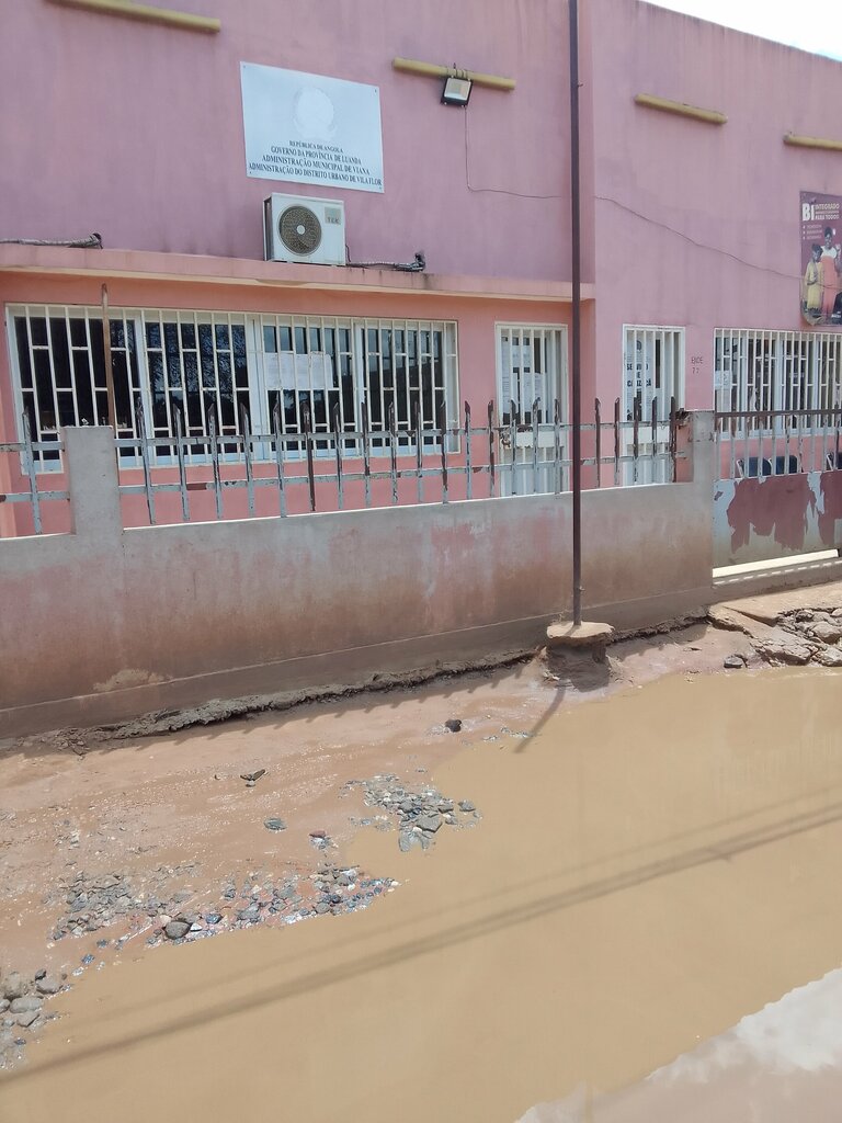 Belediyeler, devlet daireleri Administração Municipal de Viana do Distrito Urbano de Vila Flor, Loanda, foto