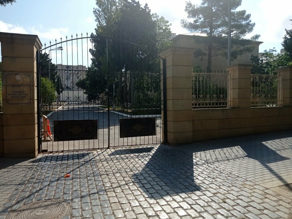 Ortaokul Humanities Oriented School-High School, Bakü, foto