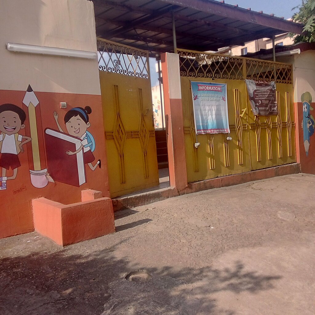 Ortaokul Divine Wisdom Nursery School, Abican, foto