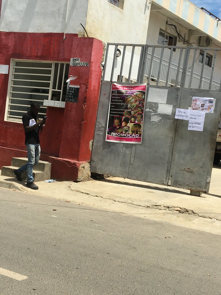Giyim mağazası Tuzola, Loanda, foto
