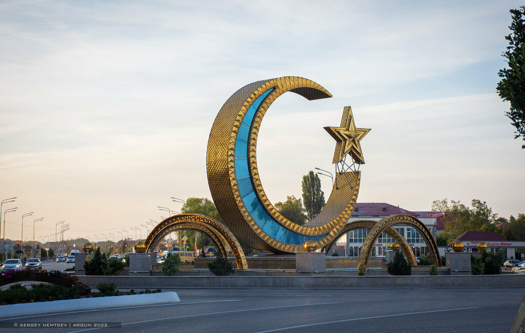 Dekorasyon ve süsleme, onur panosu Полумесяц и звезда, Argun, foto