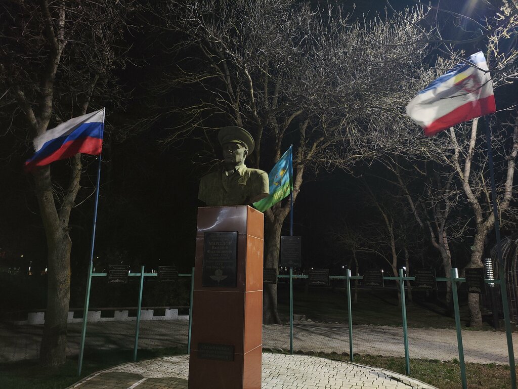 Anıt, heykel В.Ф. Маргелов, Krasnoperekopsk, foto