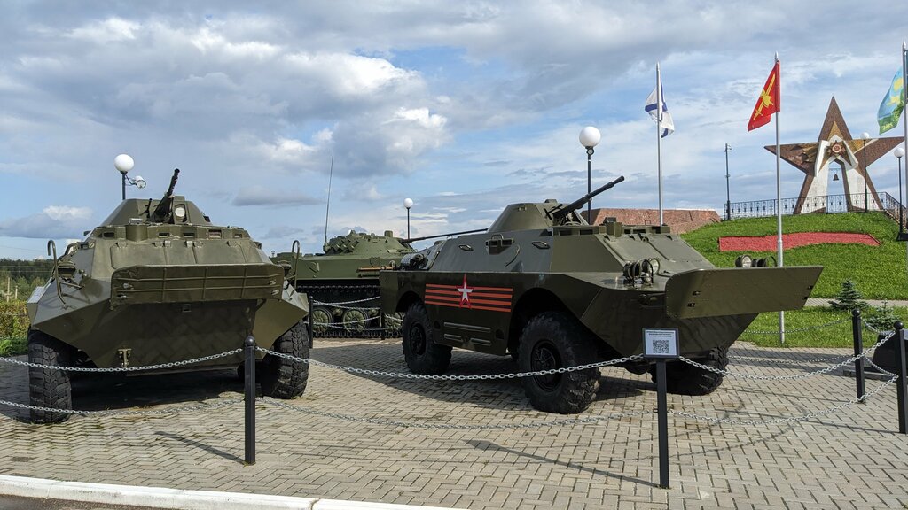 Teknoloji anıtı Бронированная разведывательно-дозорная машина 2, Desnogorsk, foto