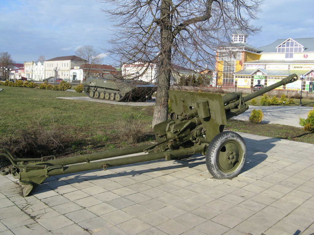 Teknoloji anıtı 76-мм дивизионная пушка ЗиС-3 образца 1942 г., Nijegorodskaya oblastı, foto
