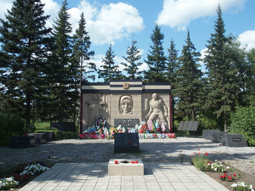 Anıt, heykel Мемориальный комплекс воинам, погибшим в годы Великой Отечественной войны, Altayski krayı, foto