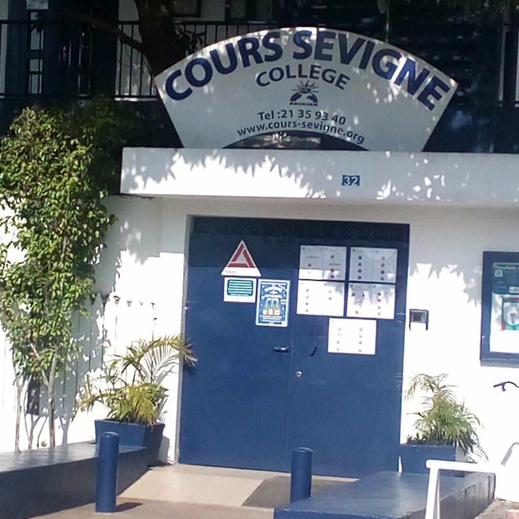 Ortaokul Cours Sevigne Collège, Abican, foto