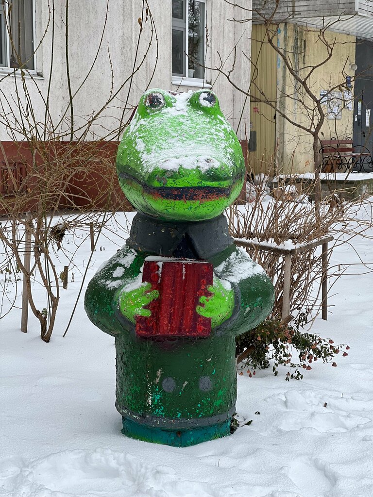 Park, sokak heykeli Крокодил Гена, Belgorod, foto