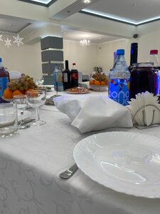 Skazka, restoran (Uralskaya ulitsa No:10), restoran  Yasny'den