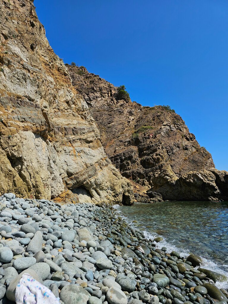 Plaj Дикий пляж, Kırım Cumhuriyeti, foto