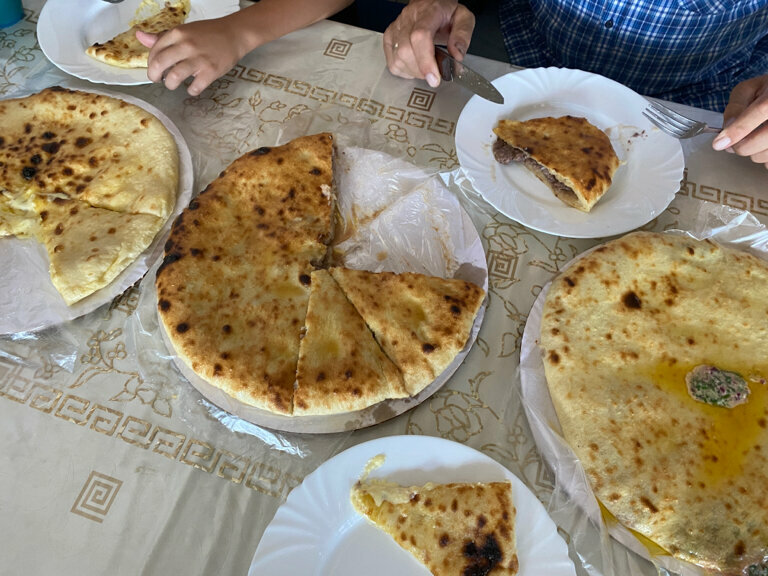 Ekmek fırını Осетинские пироги, Kuzey Osetya‑Alanya, foto