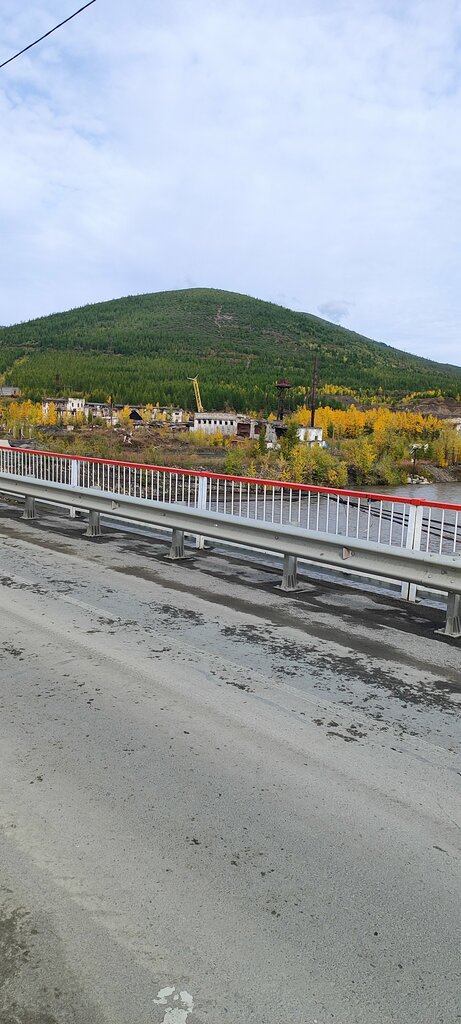 Dağ zirvesi Сопка Три богатыря, Magadan Bölgesi, foto