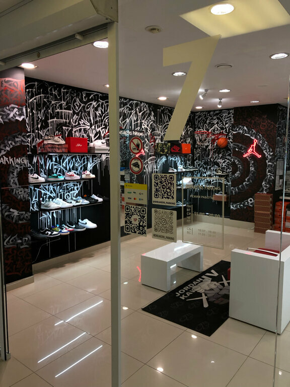 Ayakkabı mağazaları Sneakers Parking, Çeliabinsk, foto