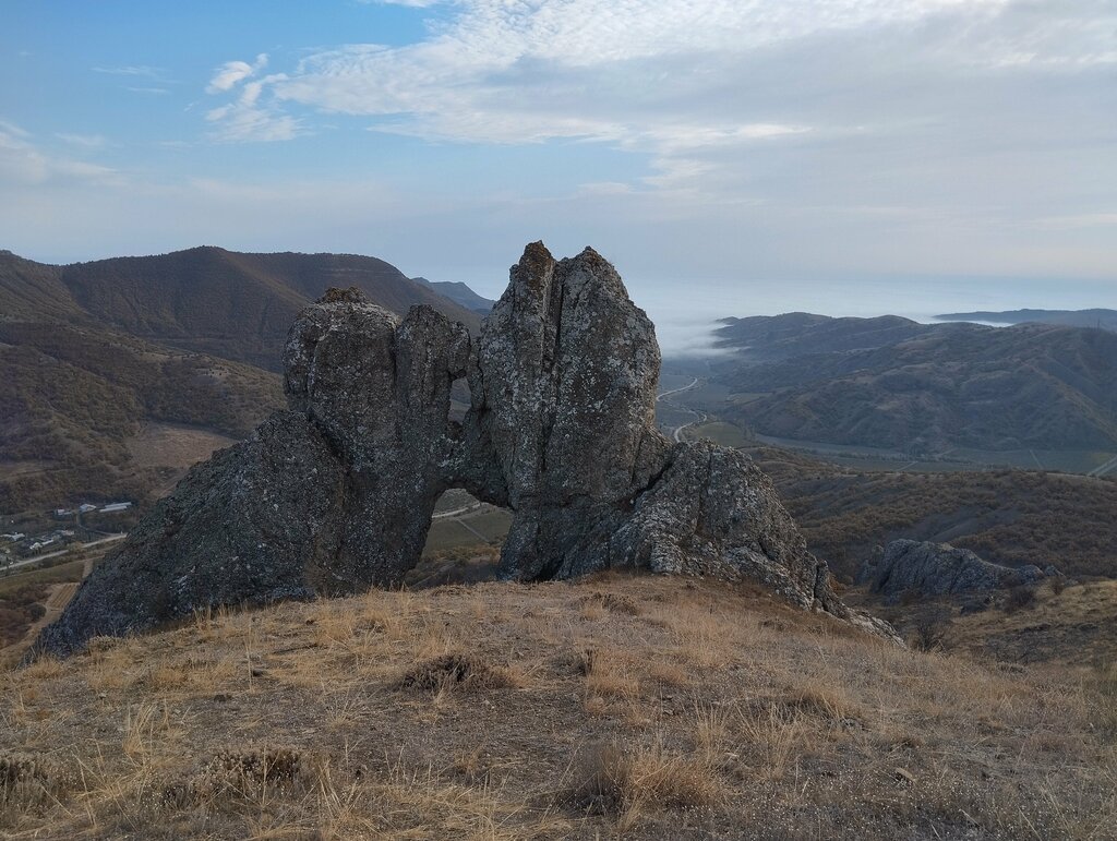 Dağ zirvesi Гора Ай-Йорын-Буруну 510 метров, Kırım Cumhuriyeti, foto