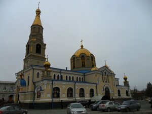 Svyato-Petropavlovsky Kafedralny Sobor Ukrainskoy Pravoslavnoy Tserkvi Moskovskogo patriarkhata (2-y Kooperatyvnyi provulok No:10), ortodoks kiliseleri  Lugansk'tan