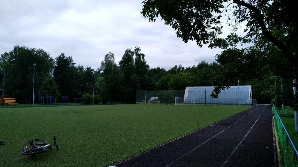 Spor tesisi Futbolnoye pole Na molodyozhnoy, Moskova, foto