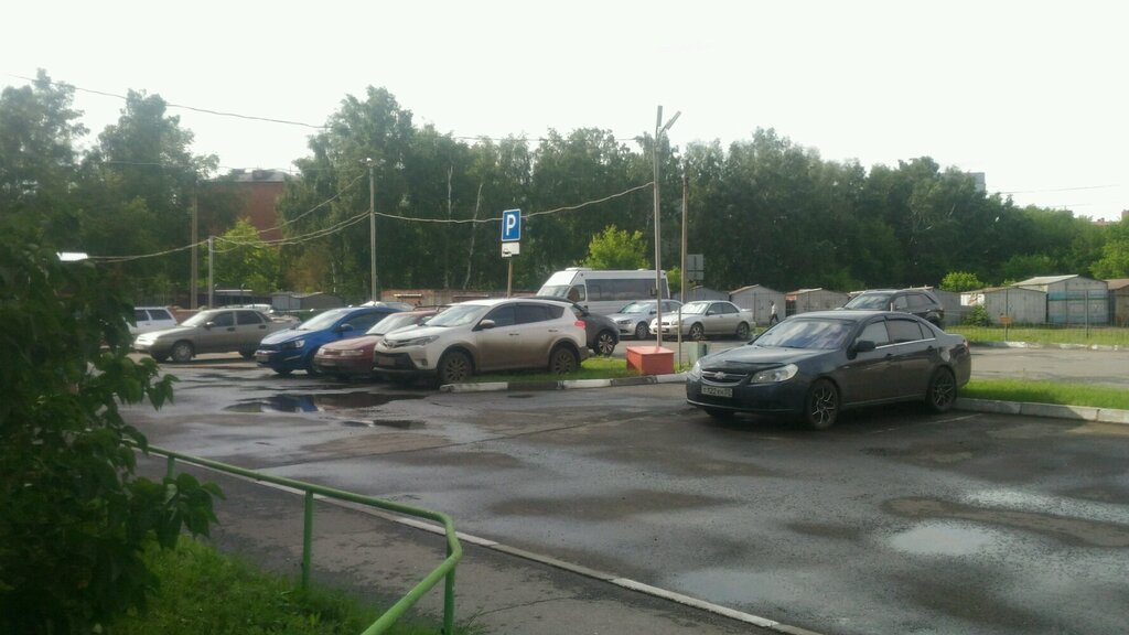 Otoparklar Parking lot, Omsk, foto