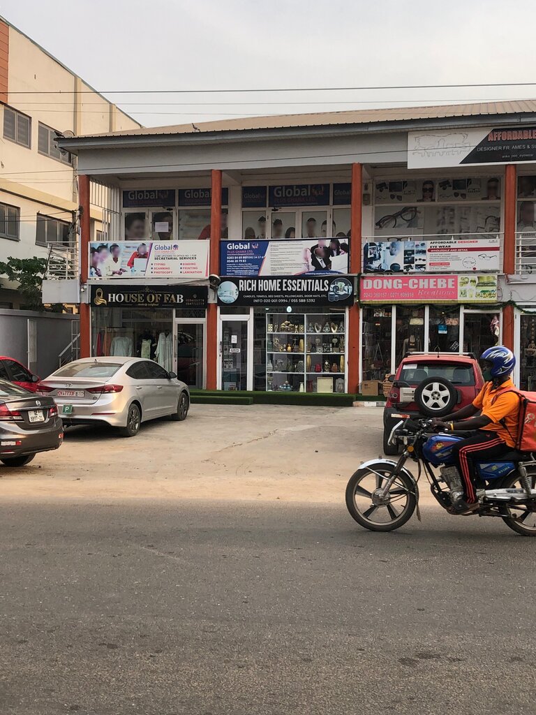 Giyim mağazası Dong-Chebe, Akra, foto